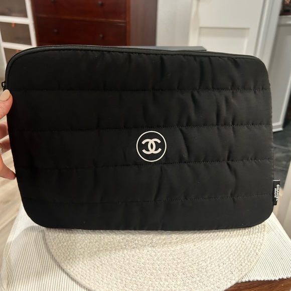 Chanel Beauté | Bags | Chanel Black Quilted Case 5x 1 Laptop Caselast ...